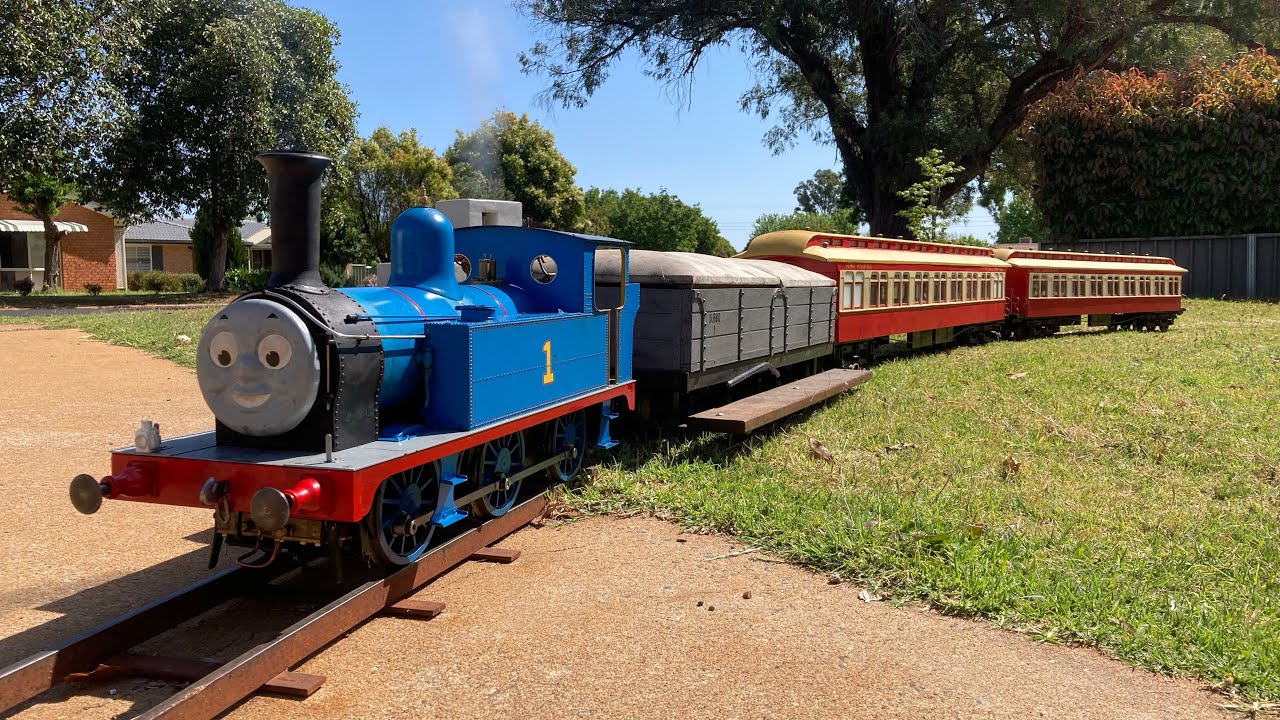 NSW 5” gauge Z18 Thomas the Tank Engine pulls the express - YouTube
