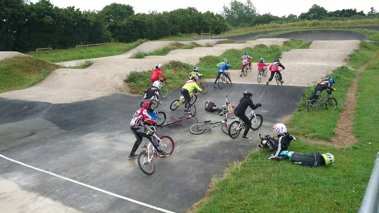 Head Spin BMX Pump Race.... - YouTube