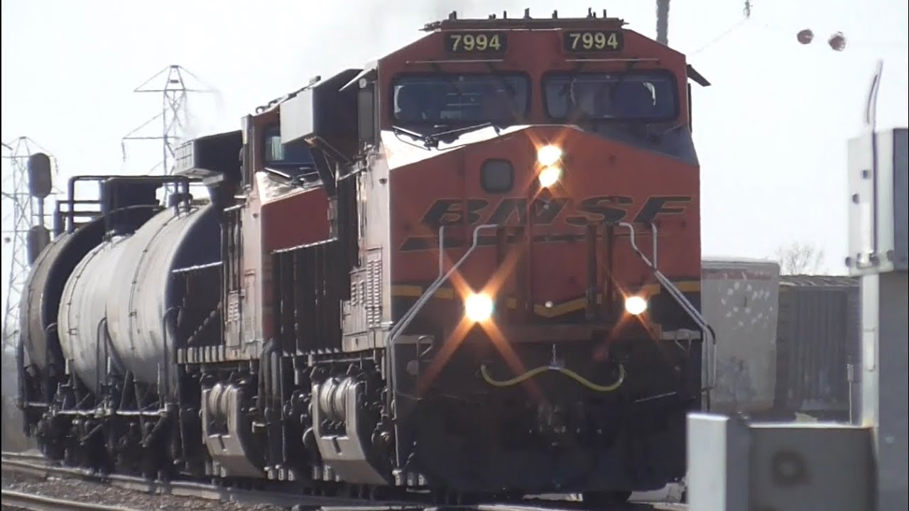 BNSF 7994 Leads HBARGAL through Cameron, IL - YouTube