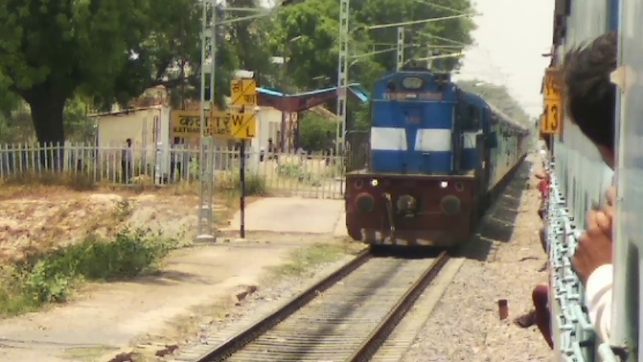 Single Line Crossing:Kanpur Chitrakoot Express Waits For BETWA Express ...