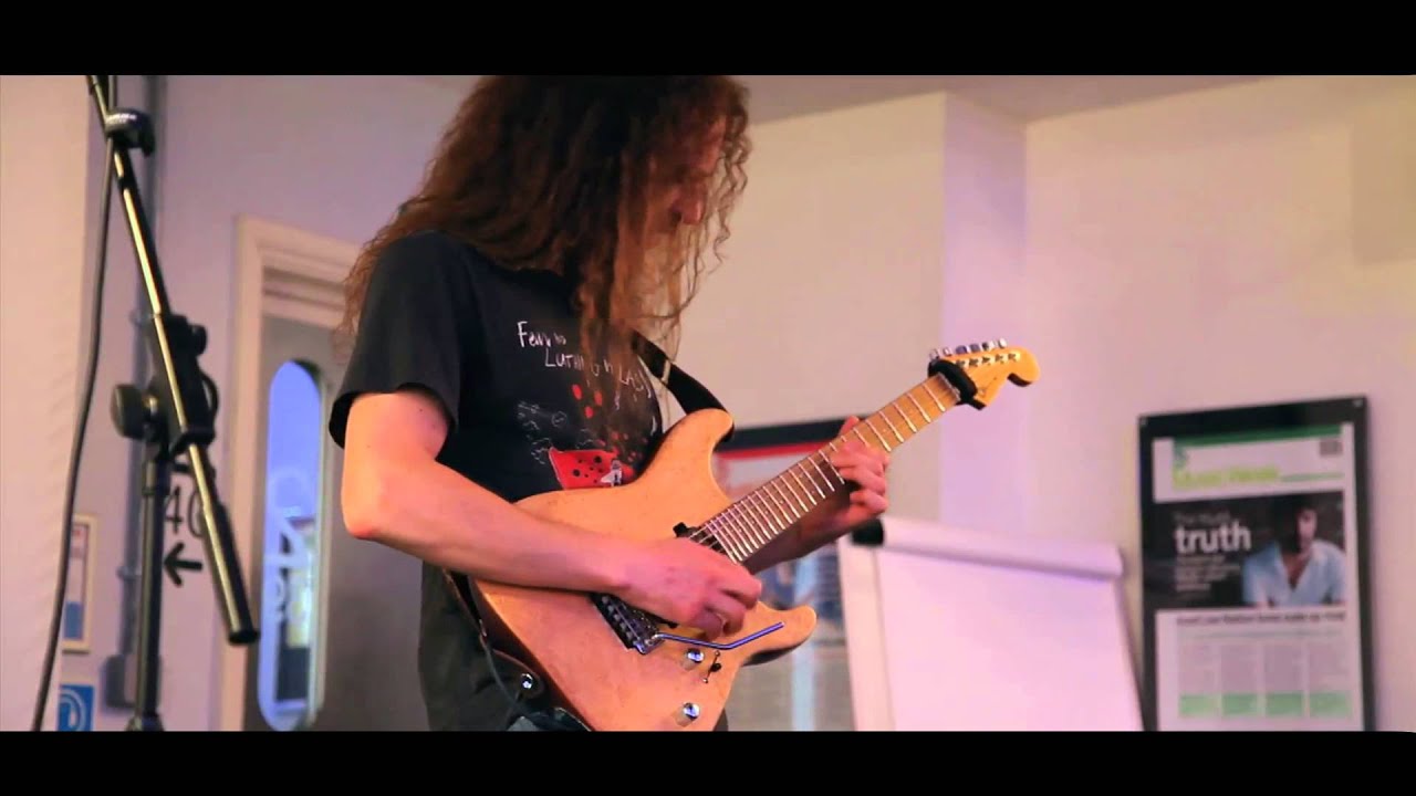 Guthrie Govan - ACM Masterclass 2013 - YouTube