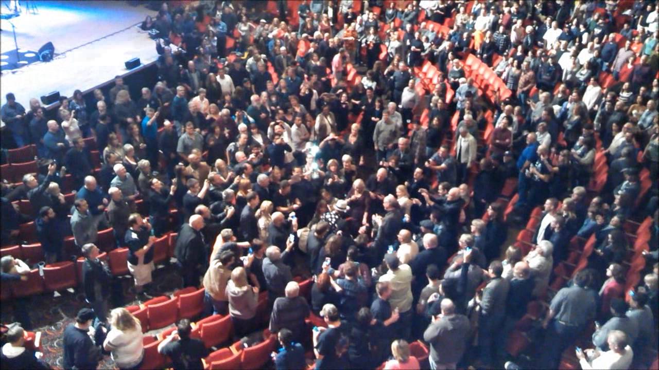 Buddy Guy in Crowd @ Star Plaza Live "Slippin out Slippin in" 11-14 ...
