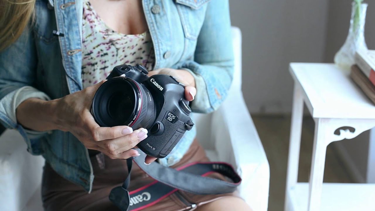 How to change DSLR camera lens - YouTube