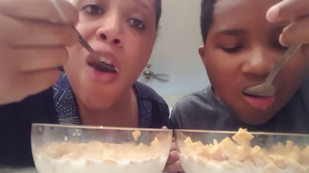 CEREAL MUKBANG!!! Captain Crunch + Storytime | Venus Eating Show - YouTube