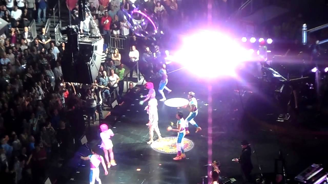 Believe-Cher-D2K Tour-Orlando - YouTube