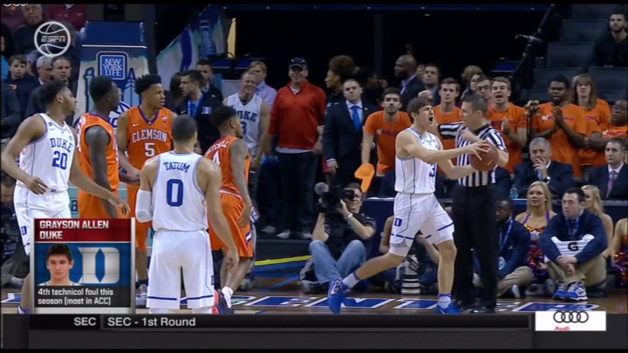 Player technical discussed by halftime commentators - YouTube