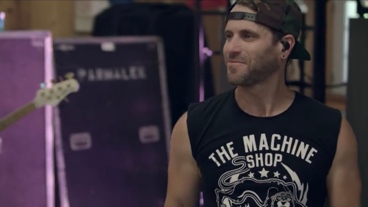 PARMALEE - LIVE FROM THE BARN - ALREADY CALLIN' YOU MINE - YouTube