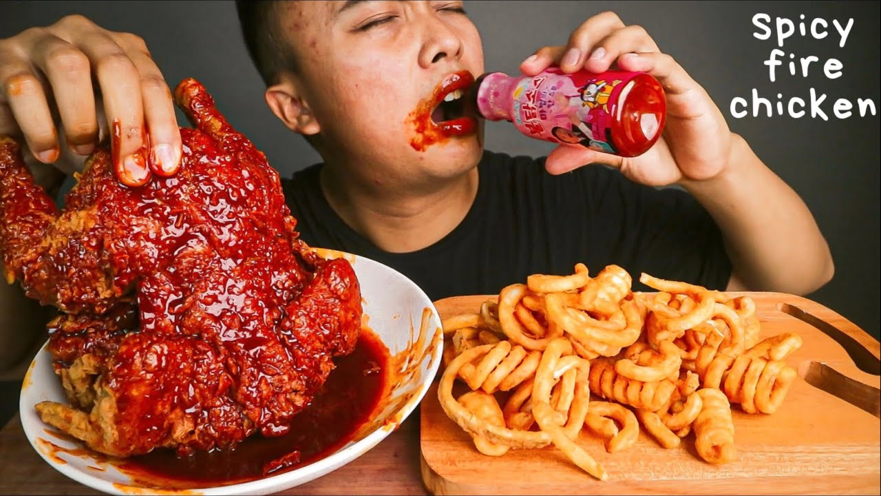 MUKBANG ASMR AYAM CRISPY PEDAS SATU EKOR MANDI SAUS SAMYANG ! MUKBANG ...