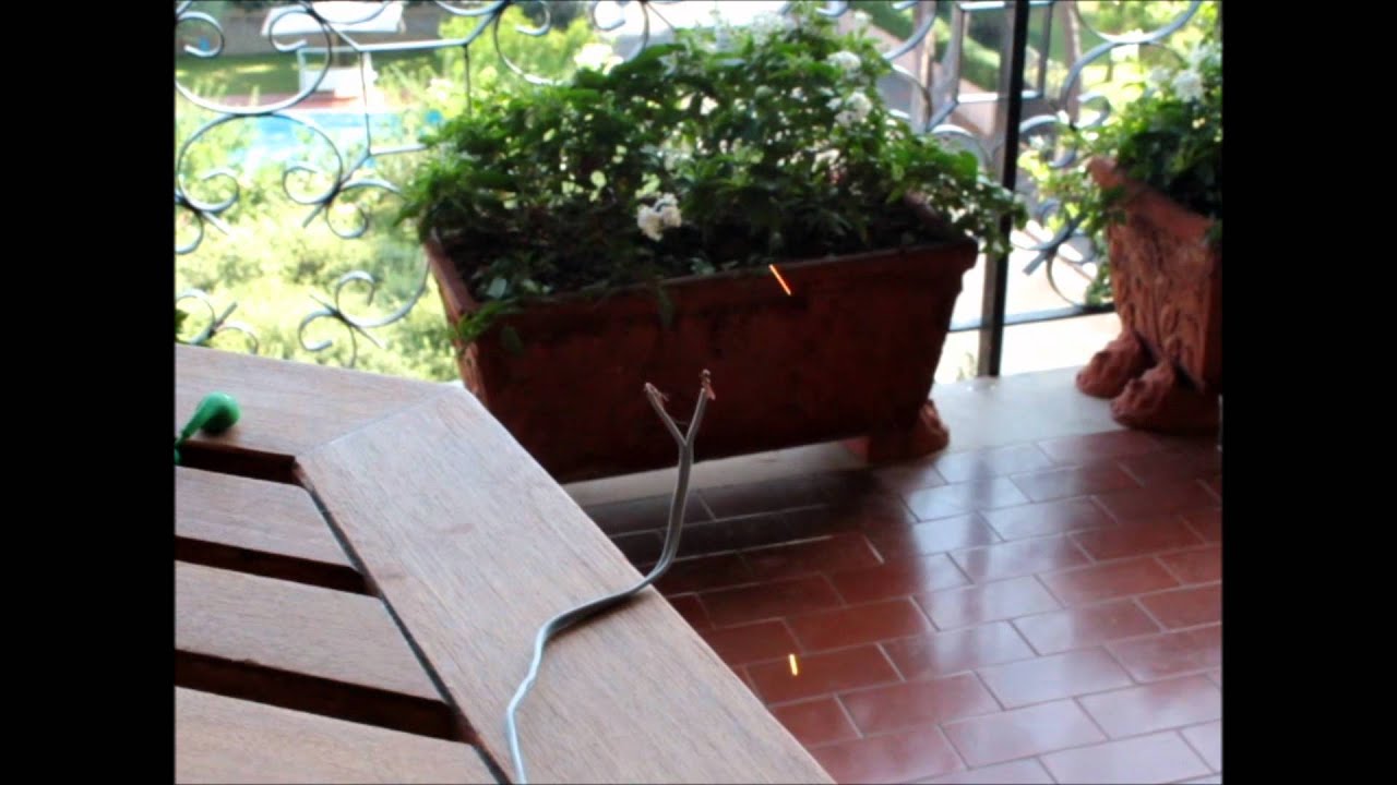 Exploding-Bridgewire Detonator 400v 660uf - YouTube