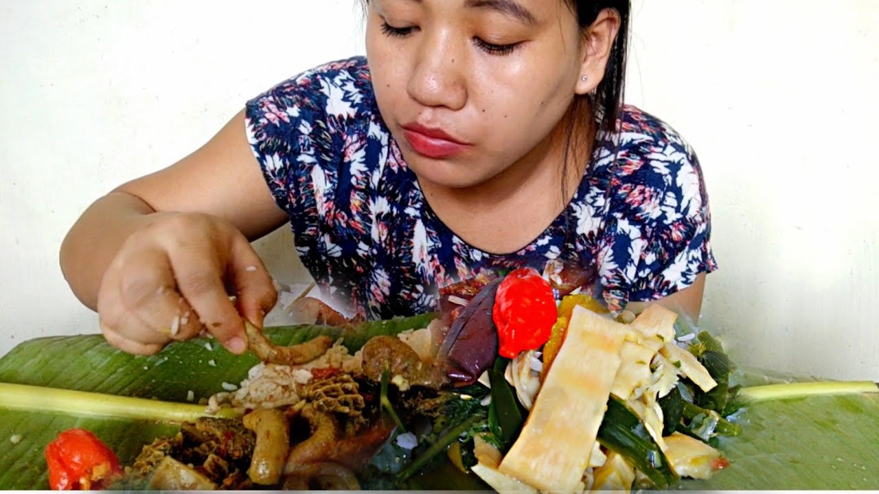 Eating beef intestine and fresh Bamboo shoot with pumpkin leaves curry ...