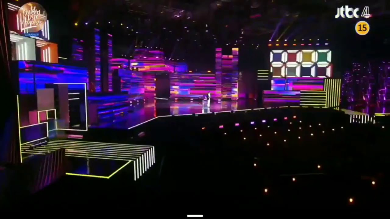 IU AND LEE MIN HO MOMENT AT GDA 2021 (IU DAESANG) - YouTube