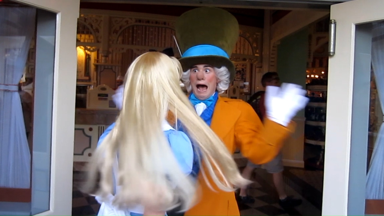 Alice and Hatter Try To Surprise Each Other - YouTube