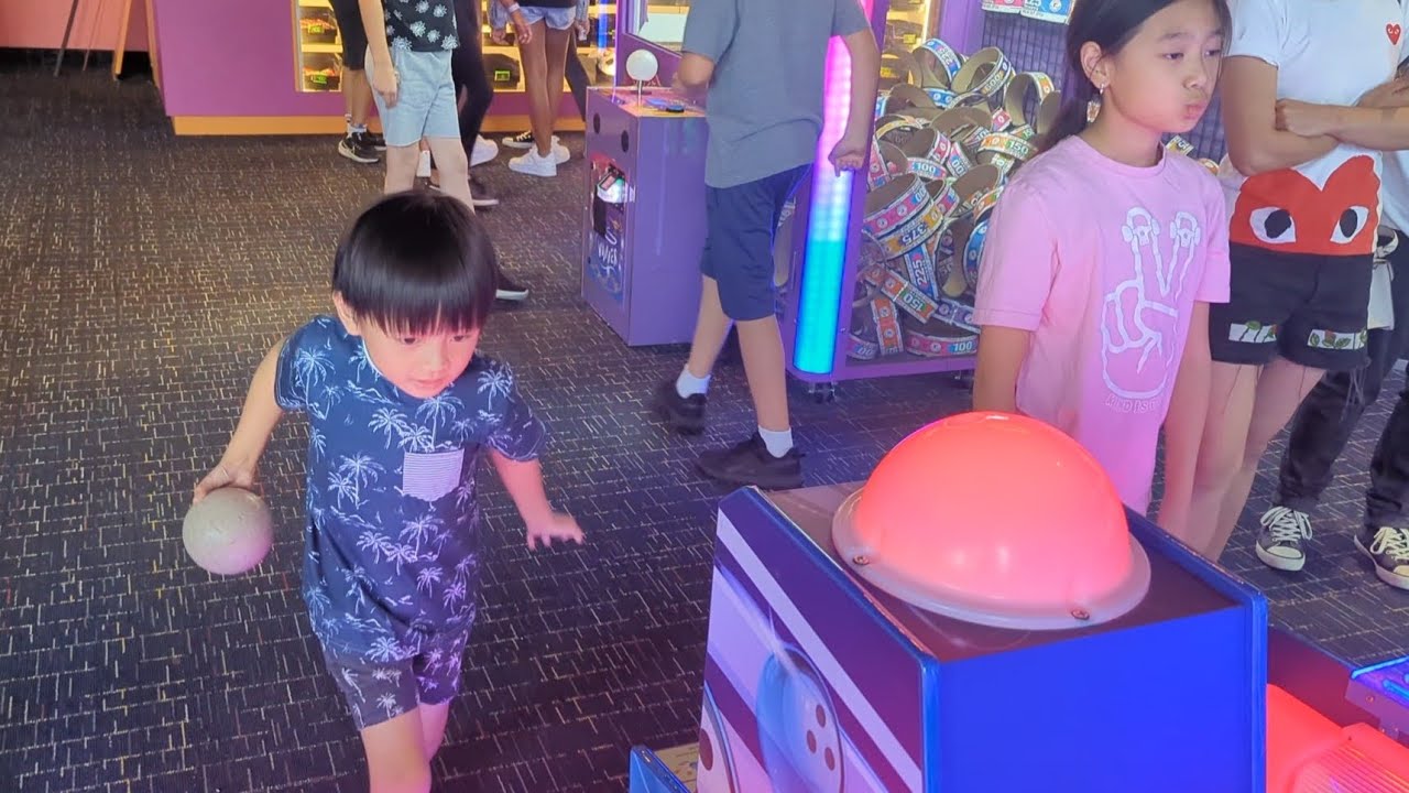 Ari & Aston's Fun-Filled Adventure at Splitsville: 🎳🎮⛳ Bowling, Arcade ...