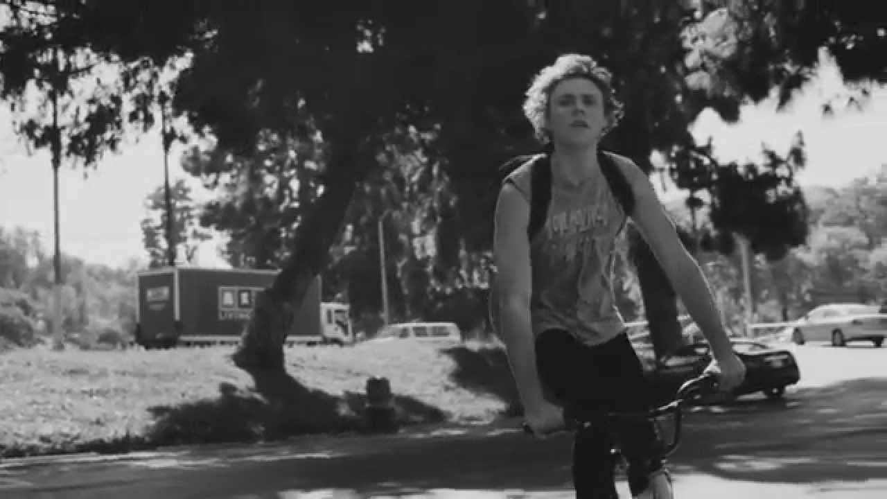 Disconnected x Settle Down (5SOS/The 1975 Mashup) - YouTube