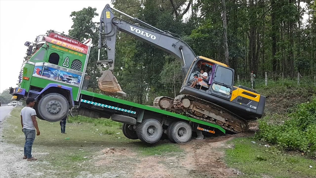 Amazing Video ! Volvo Excavator Loading in Truck By Experience Operator ...