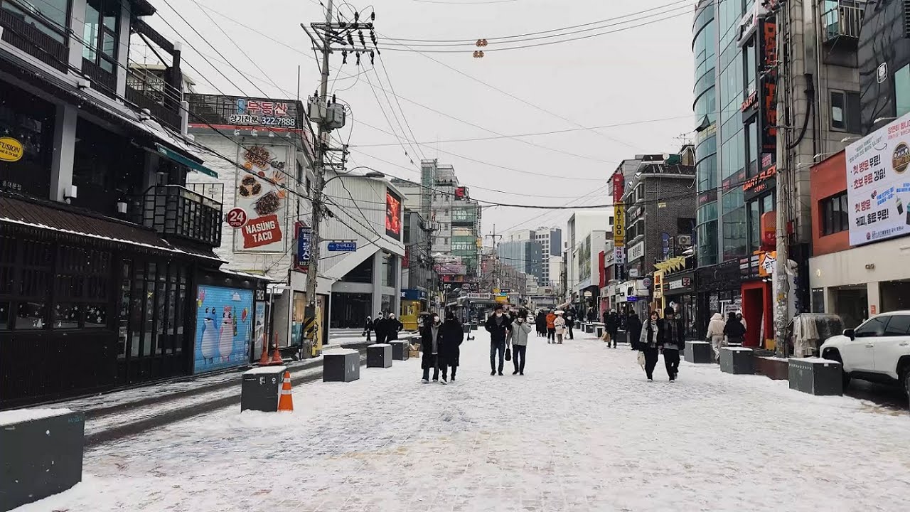 [4K] Explore the Snowy Streets of Hongdae! - YouTube
