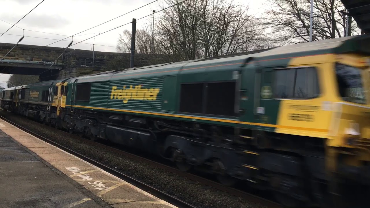 Class 66 freightliner convoy passes Cramlington - YouTube
