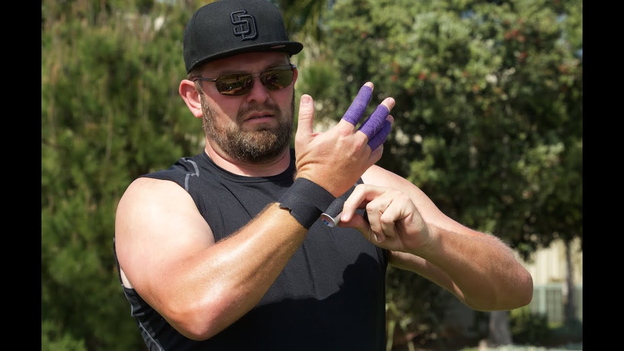 CBS News 8 Profile: MCC Professor Sean Smith (August 5, 2016) - YouTube