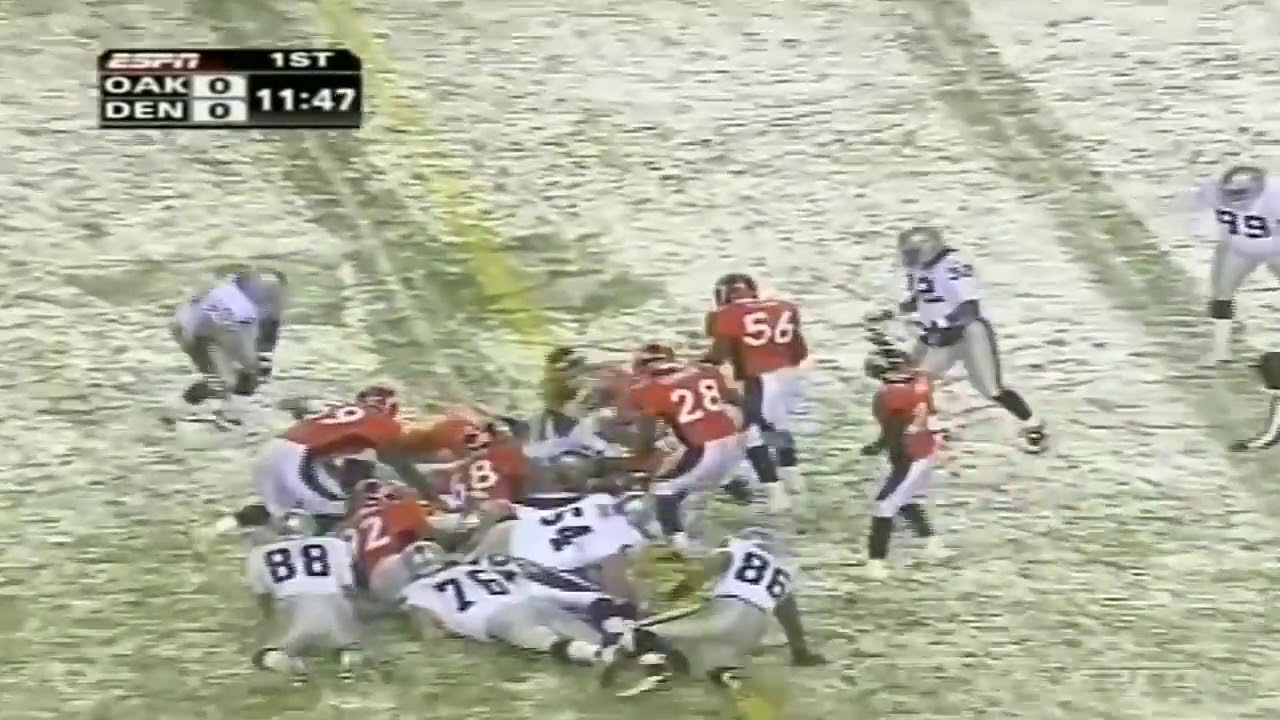 2004 - Al Wilson Makes Amazing Hit to Stop Raiders on 4th and Inches ...