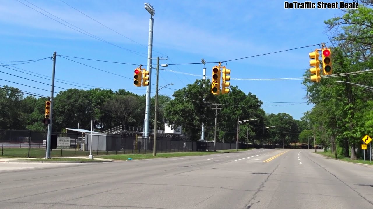 Traffic Lights Advance Flashing Left Turn Signals | Rotunda Dr ...