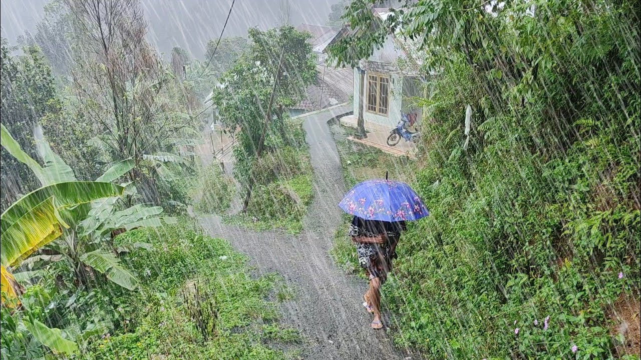 Super heavy rain and strong winds hit Indonesia's mountain villages ...