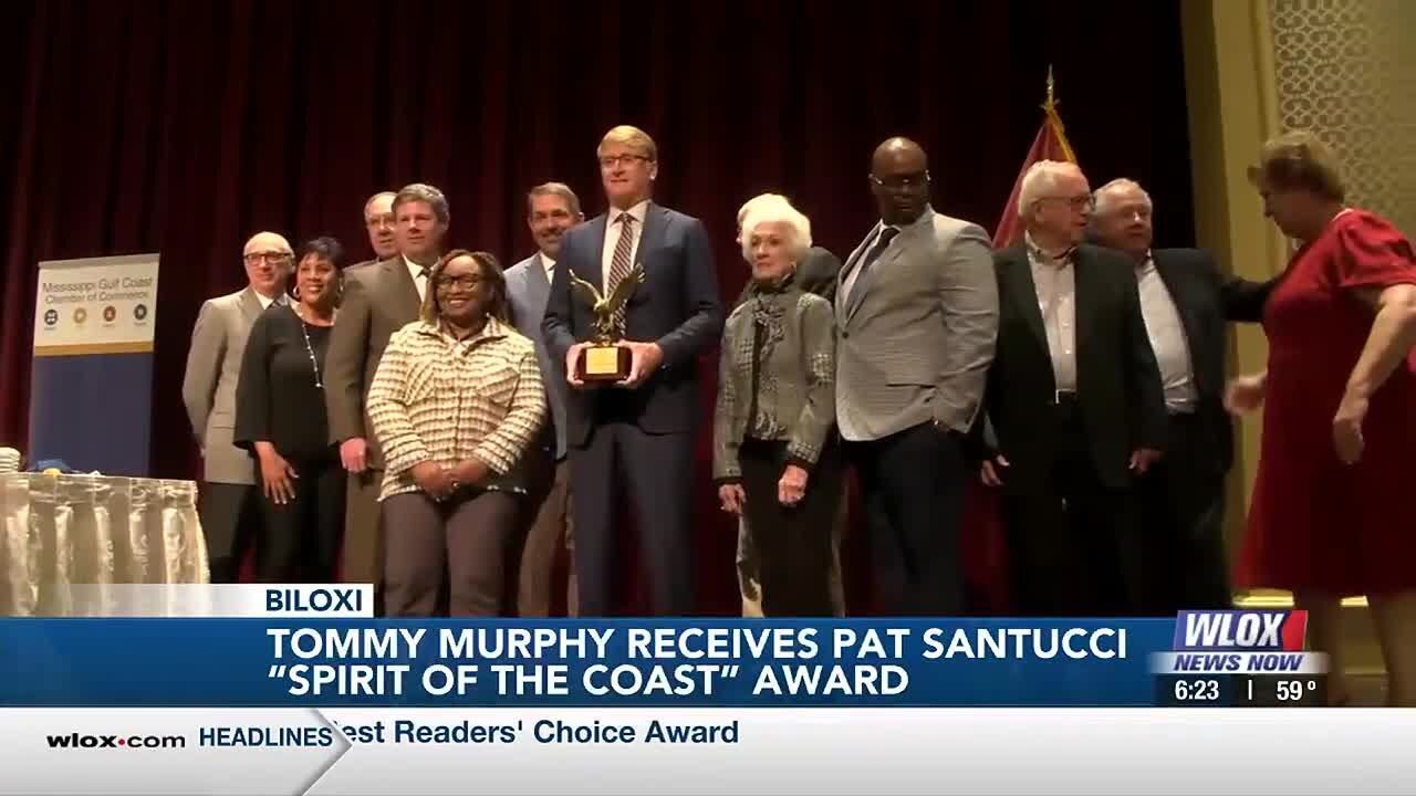 Tommy Murphy receives Pat Santucci "Spirit of the Coast" award - YouTube