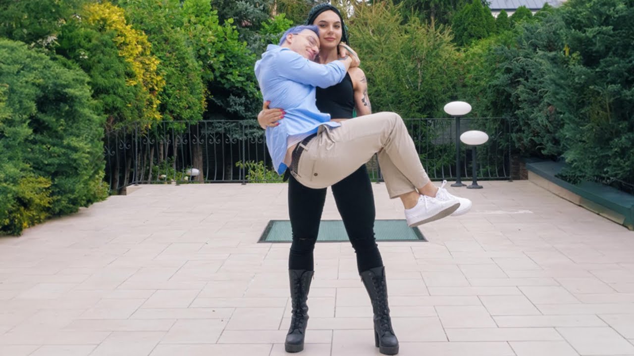 WOMAN LIFT CARRY MAN 2024 | FBB LIFT CARRY MAN - YouTube