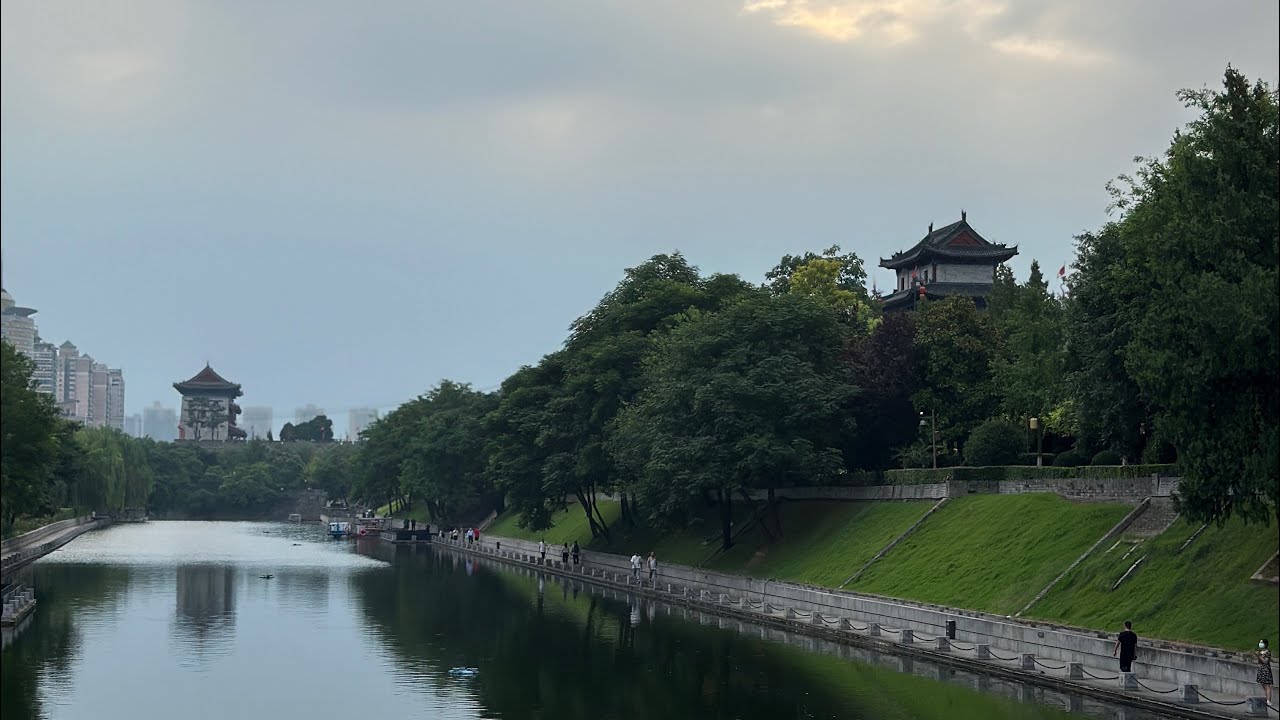 Beauty of China | Xian City Wall Huan Chen Park - YouTube
