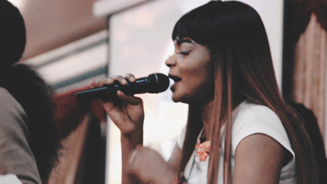 Adoration en tshiluba - YouTube