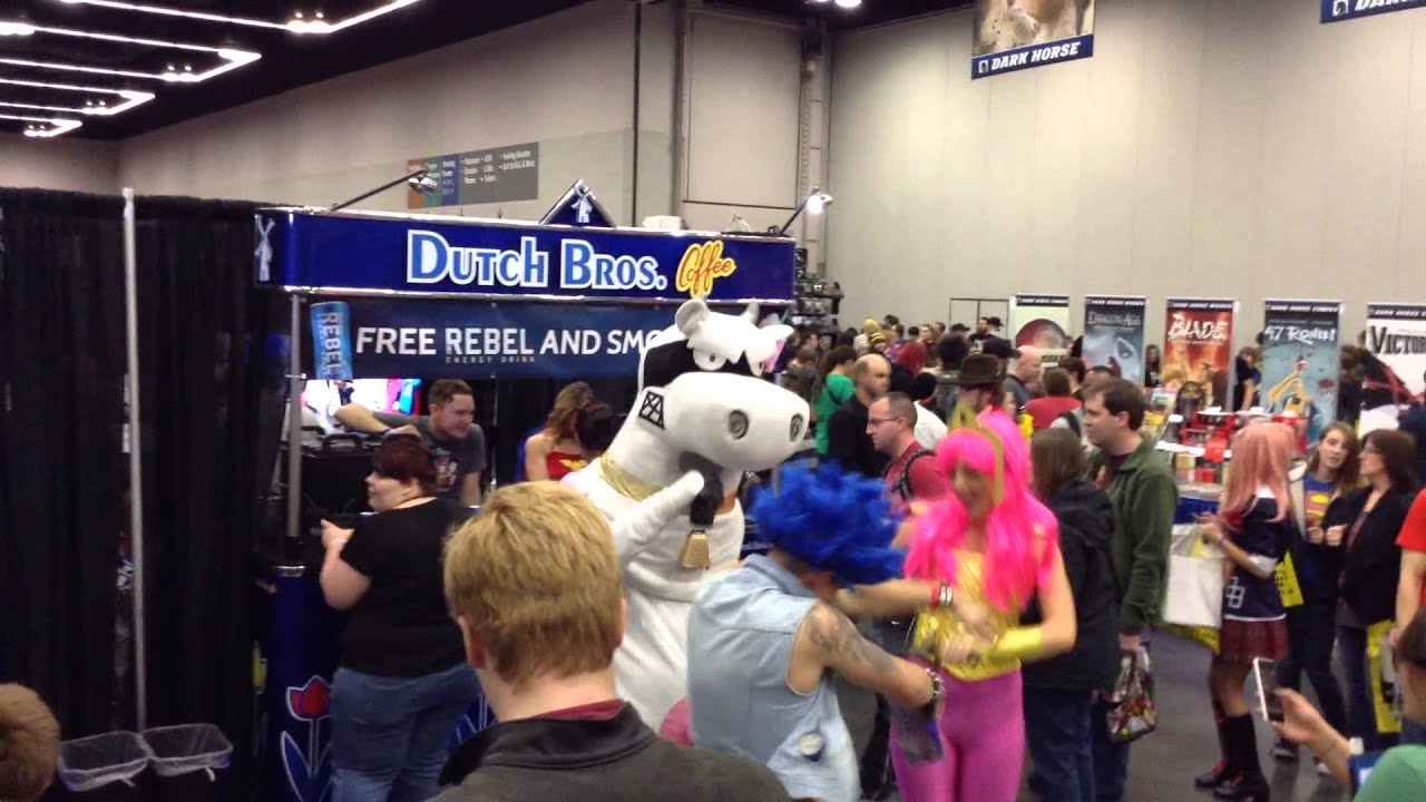 Portland Comic Con - Dutch Brothers Hot Girl putting on a show Pt. 2 ...