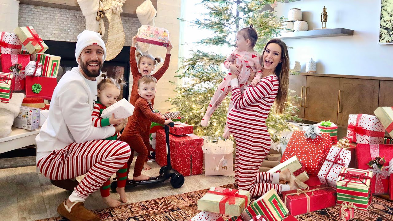 CHATWIN FAMILY CHRISTMAS DAY SPECIAL GIFT HAUL | OPENING TONS OF ...