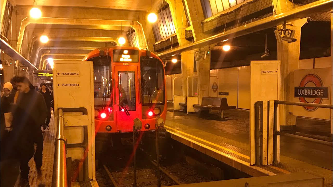Metropolitan Line Service to Aldgate (from Uxbridge) - YouTube