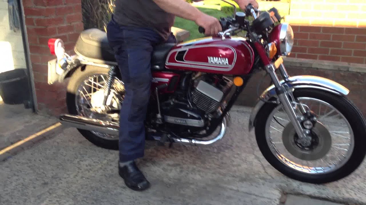Yamaha RD350B 1975 - YouTube