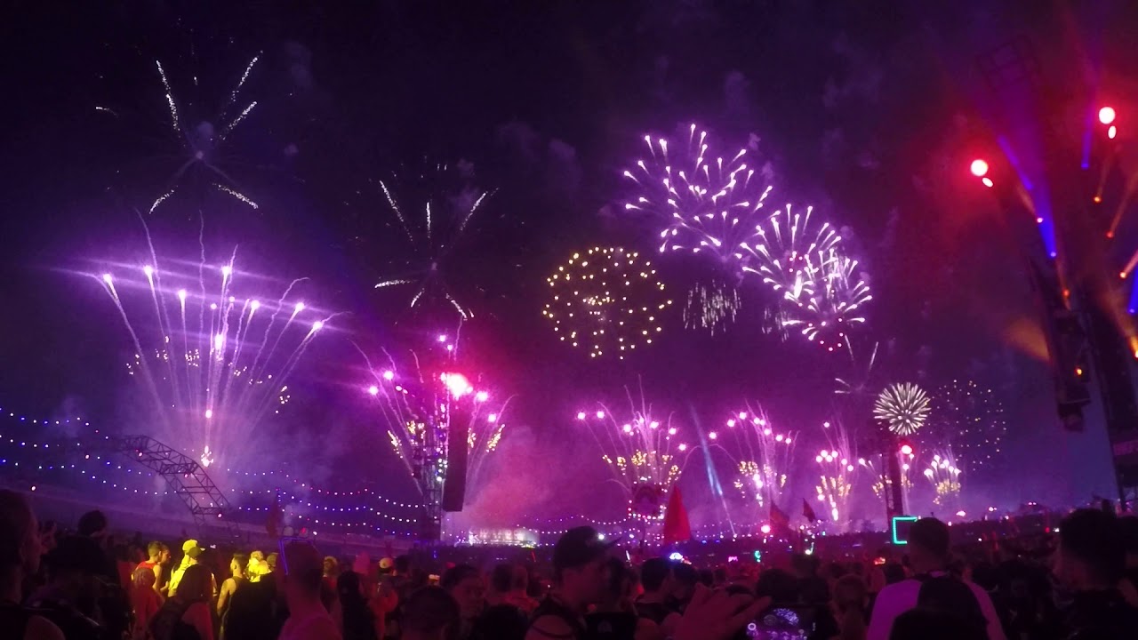 EDC LV 2018 Fireworks - Sunday @ Kinetic Field [HQ Audio] - YouTube