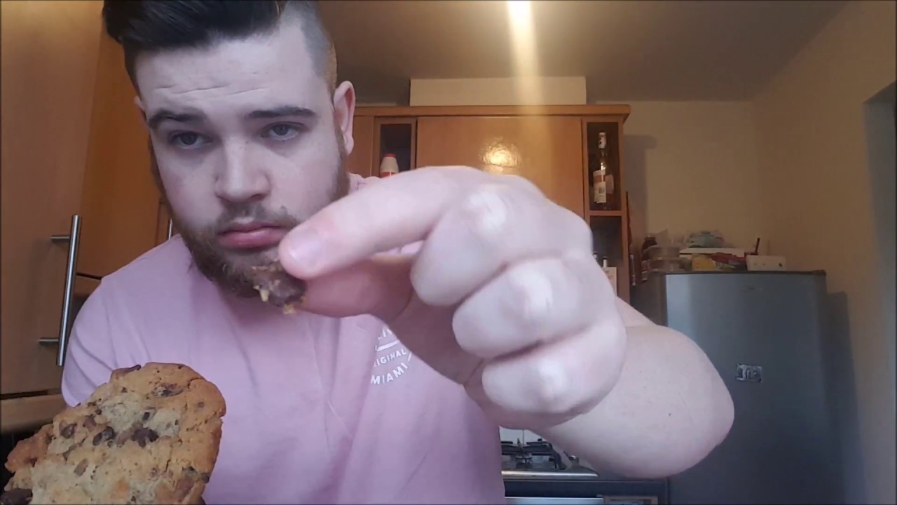 KFC COOKIE REVIEW - YouTube