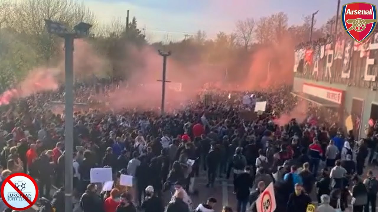 Angry Arsenal Fans Outside Emirates Stadium Protesting Against Their ...