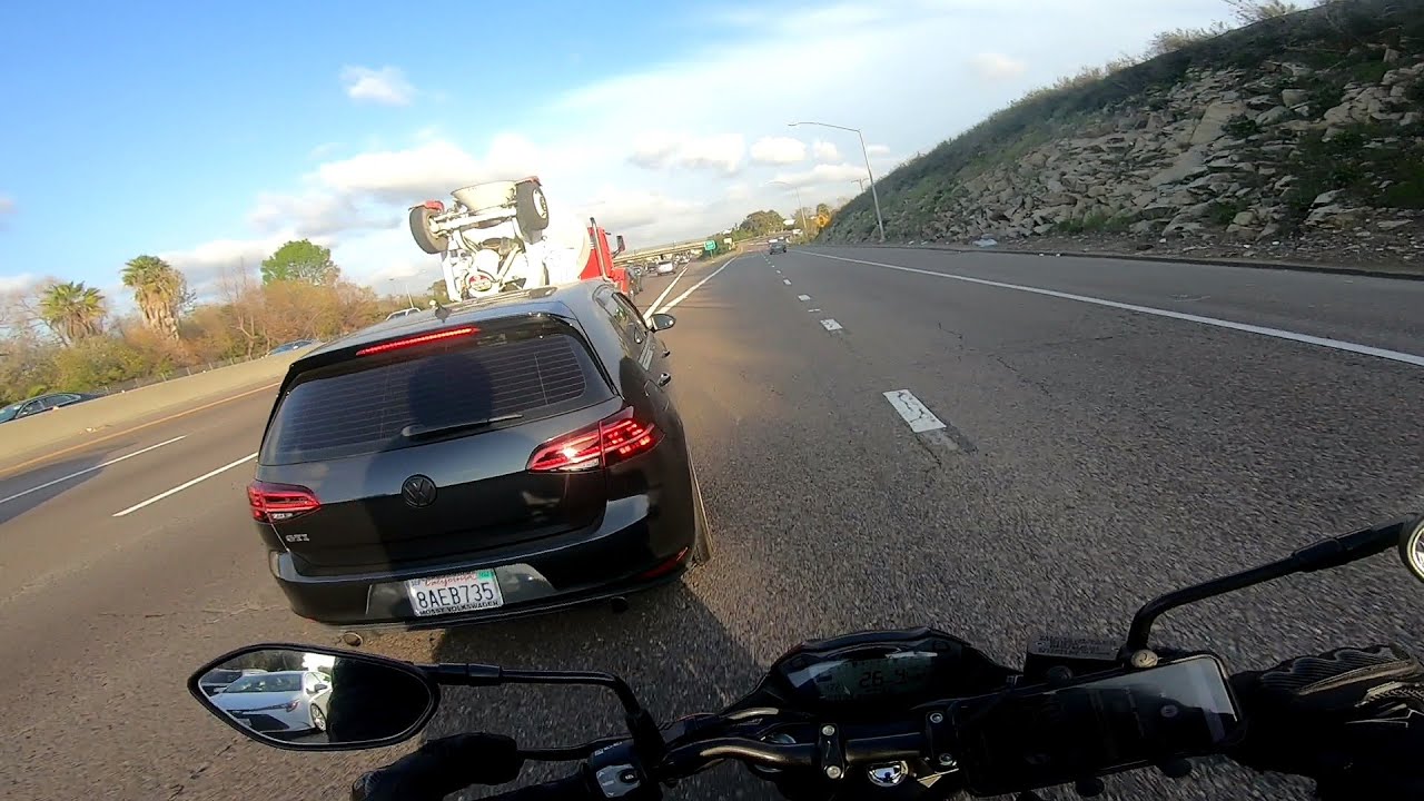 Crazy Driver🤯🚘 hatchback waits till last sec to enter 78 freeway E~San ...