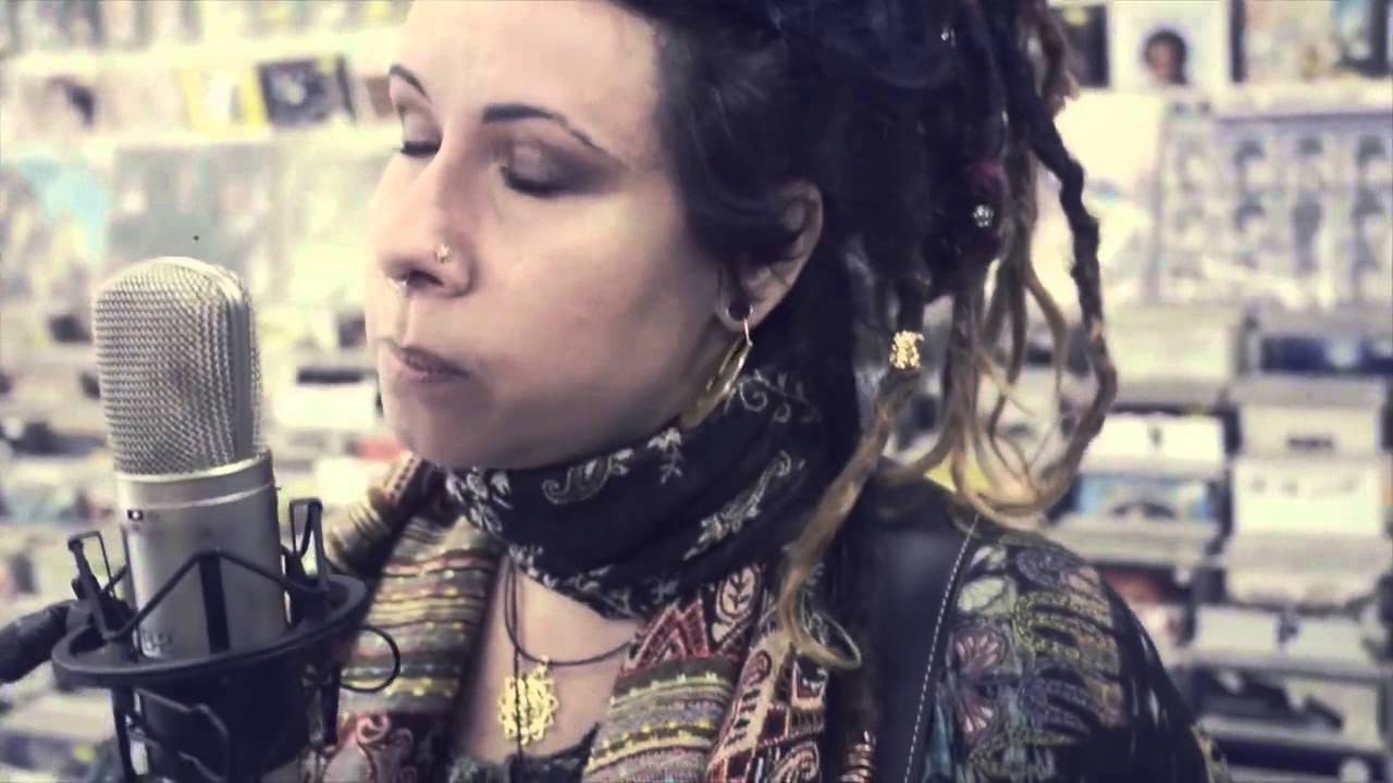 Nikki Rous - "All I want" by Kodaline Live @ Hey Judes - YouTube