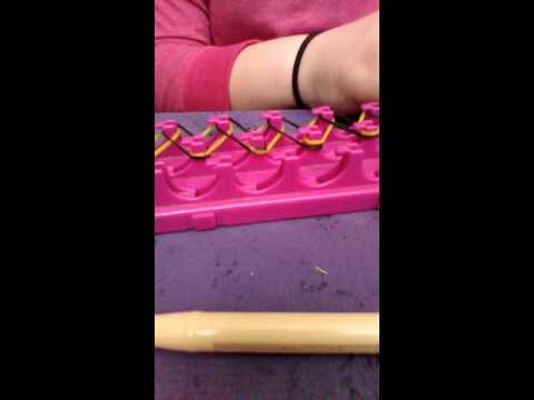 How to make a single band bracelet use moon loom - YouTube