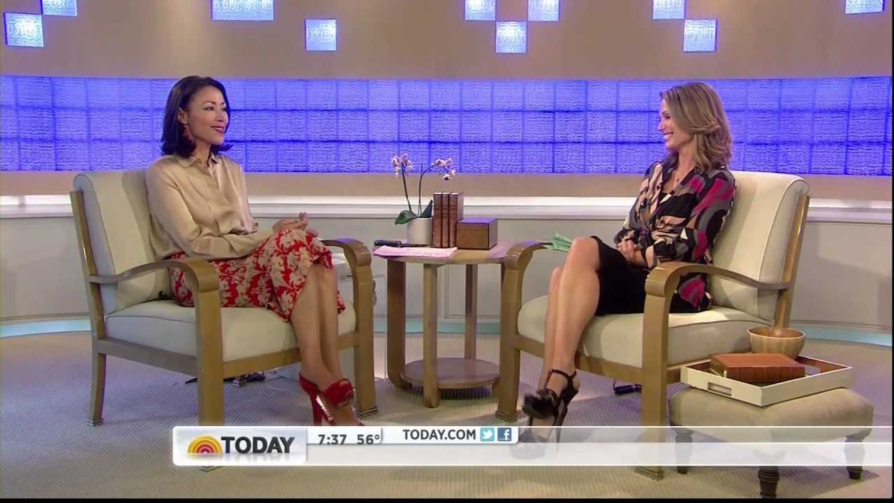 Amy Robach - legs & stiletto heels - YouTube