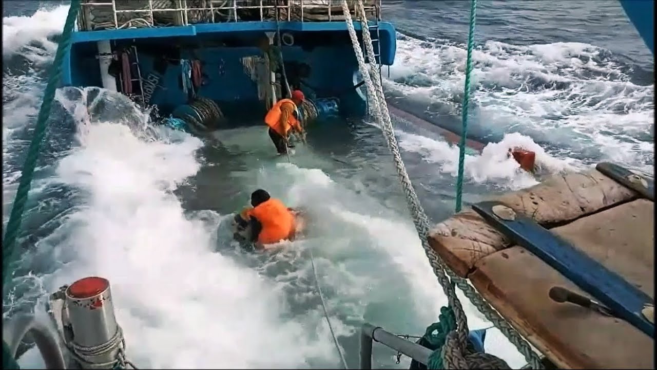 Dangerous Flooding Of A Fishing Vessel!!! - YouTube