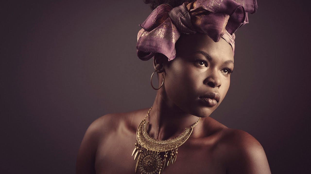 Behind the scenes of our model folio session with Akima - YouTube