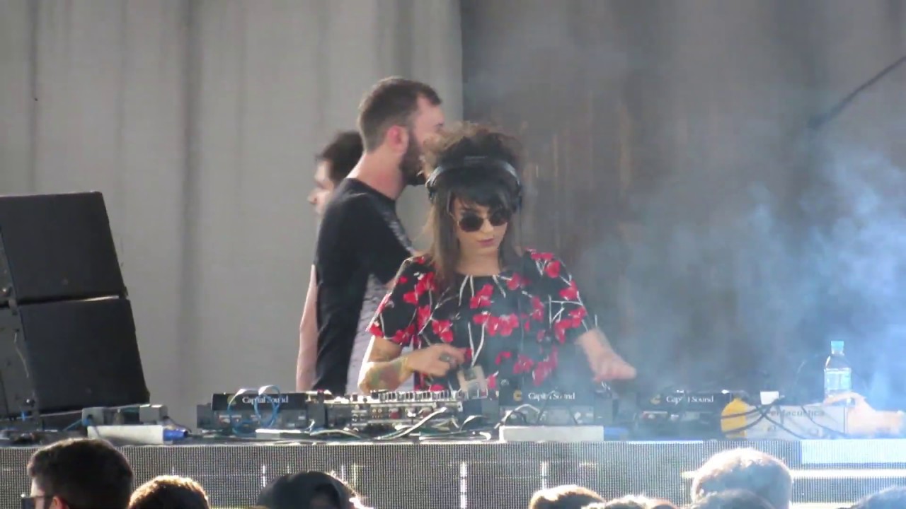 Devochka @ Federal Music 2018 - YouTube