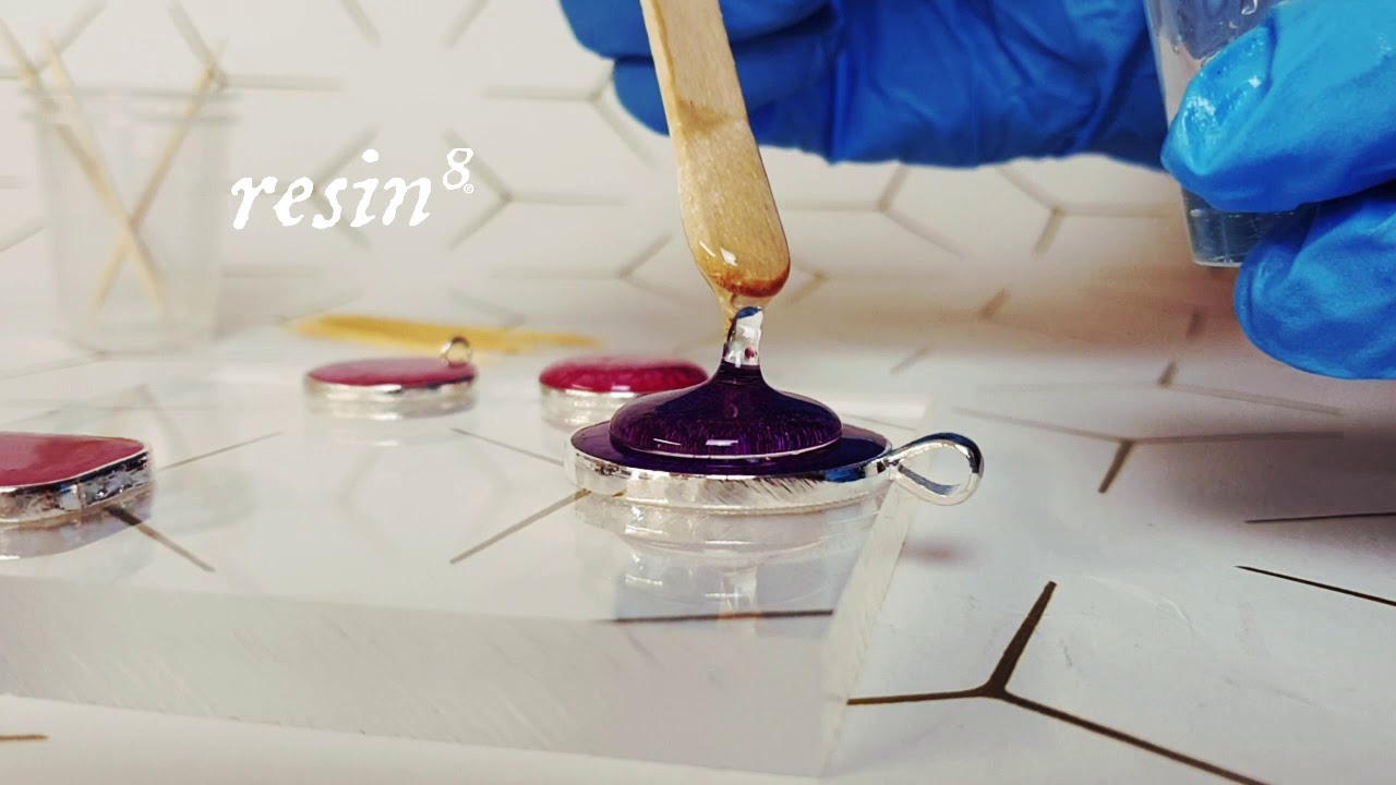 Finish resin jewellery like a pro! - YouTube