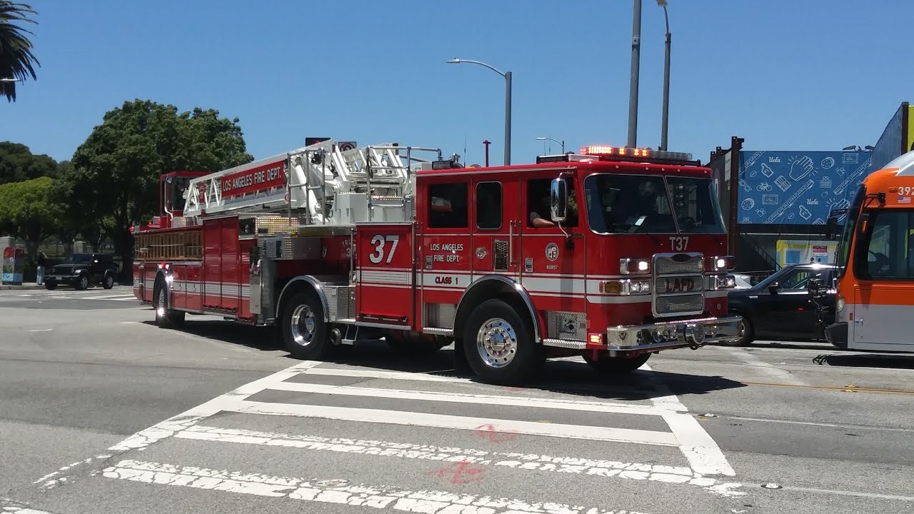 LAFD Light Force 37 Responding - YouTube
