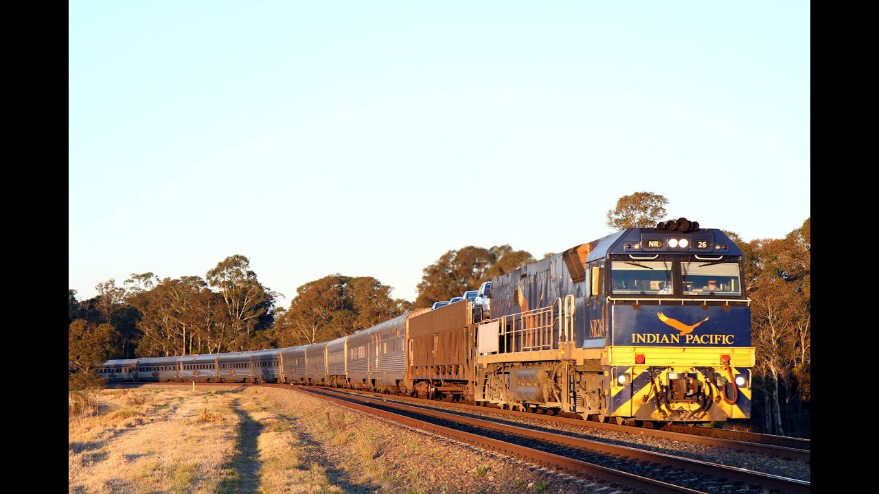 Australia diesel locomotives - NSW Southern Highlands - May 2010 - YouTube