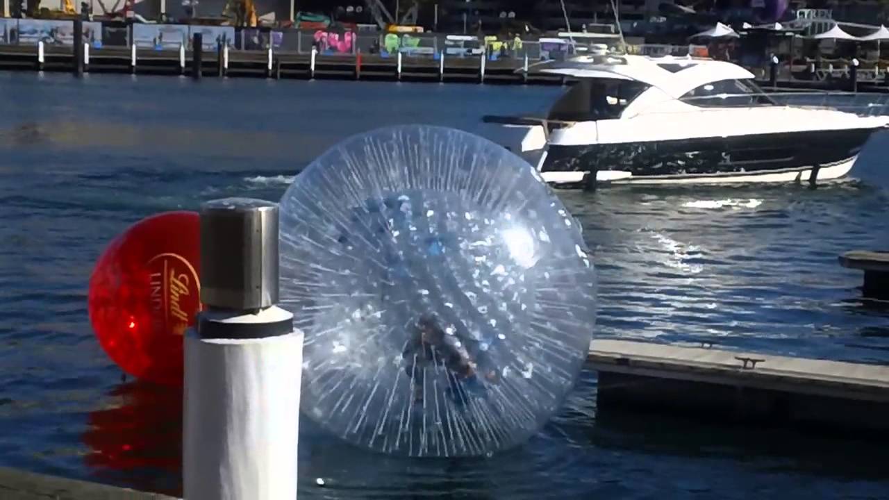 weird plastic ball person seltsame Plastikkugel Person - YouTube