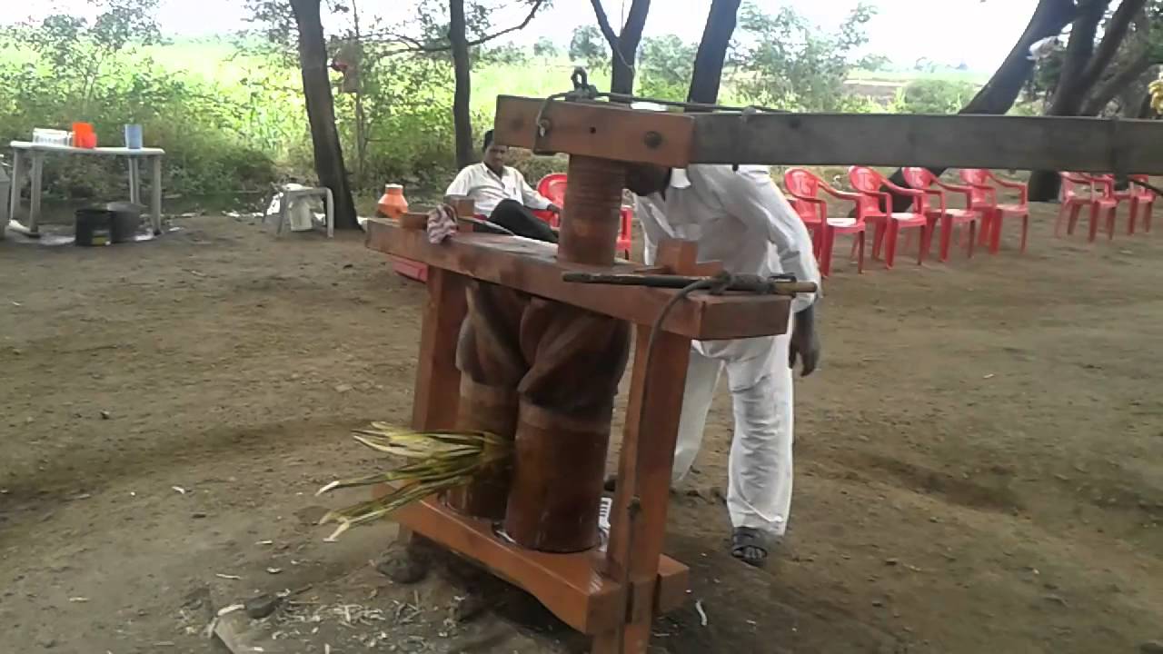 Traditional way of extracting sugar cane juice - YouTube