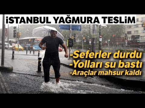 İstanbul'da Sağanak Yağış,  Araçlar Yolda Mahsur Kaldı