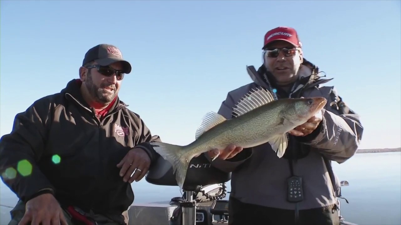 Preview: Jigging Fall Walleyes on the Missouri River - Season #13 ...